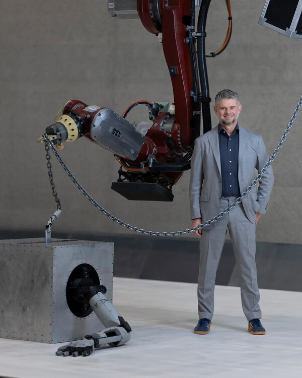 Jordan Wolfson: Body Sculpture | Memo